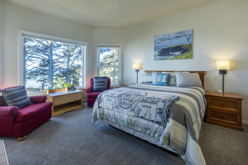 Lighthouse – Tyee Lodge -Newport Bed and Breakfast