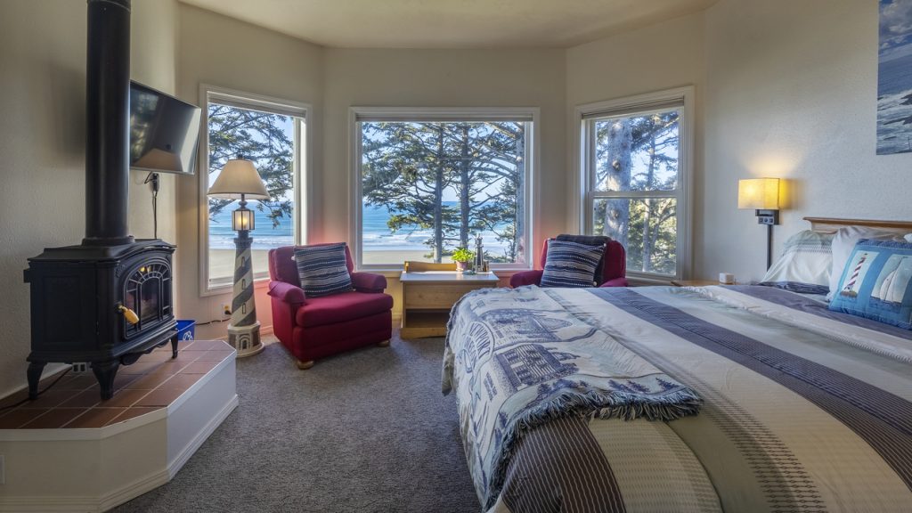Lighthouse – Tyee Lodge Newport Oregon